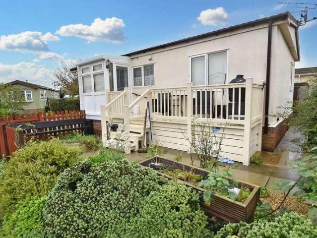 2 bed property for sale