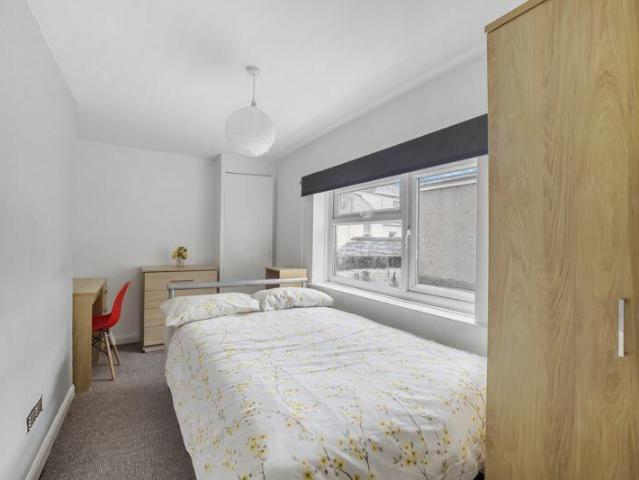 2 bed property for sale