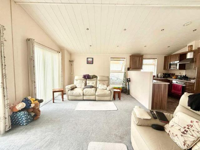 2 bed property for sale