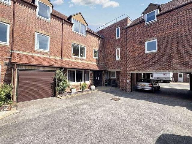2 bed property for sale