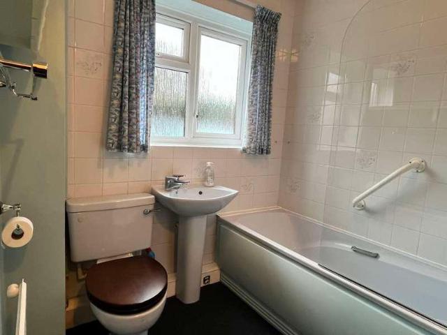 2 bed property for sale