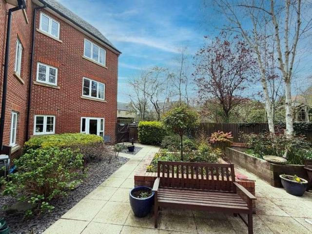 2 bed property for sale