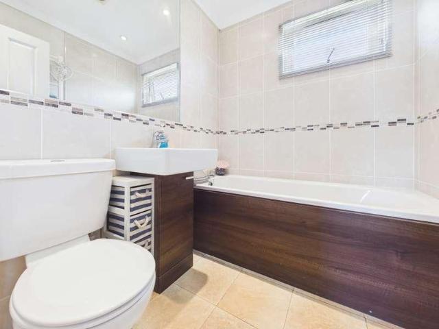 2 bed property for sale