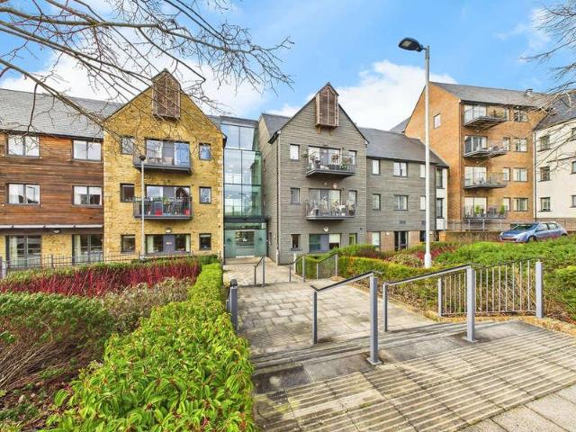 2 bed property for sale