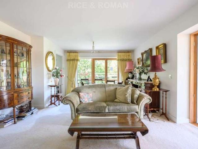 2 bed property for sale