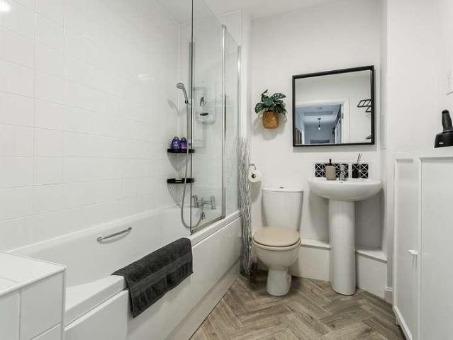 2 bed property for sale