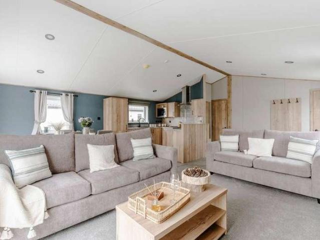 2 bed property for sale