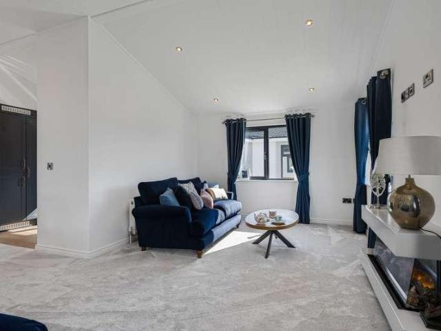 2 bed property for sale
