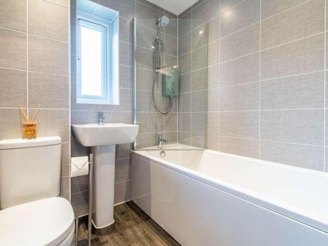 2 bed property for sale