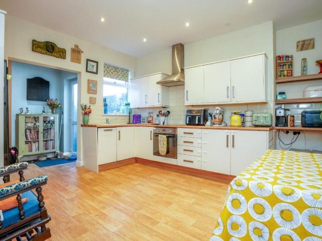 2 bed property for sale