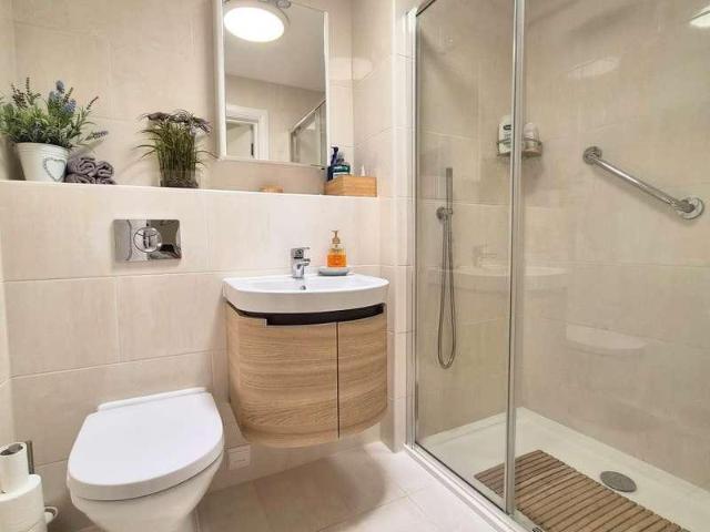 2 bed property for sale