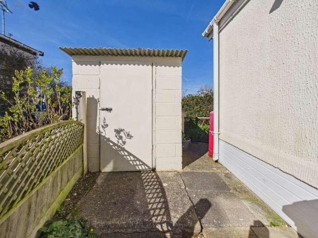 2 bed property for sale
