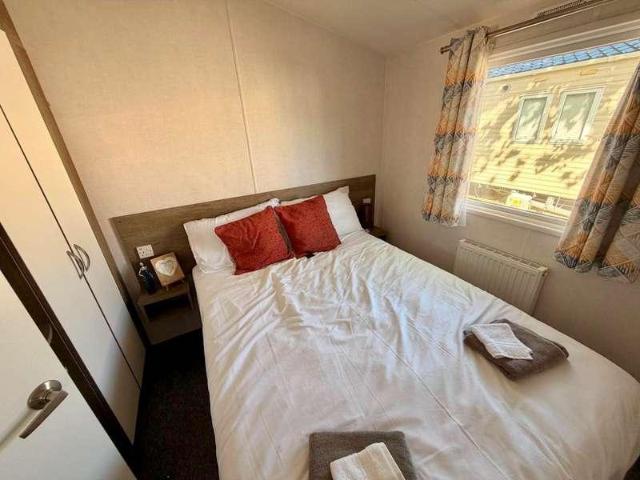 2 bed property for sale