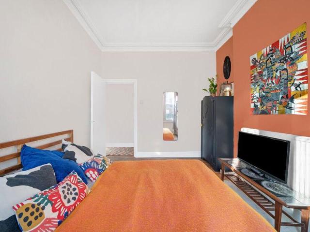 2 bed property for sale