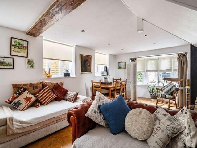 2 bed property for sale