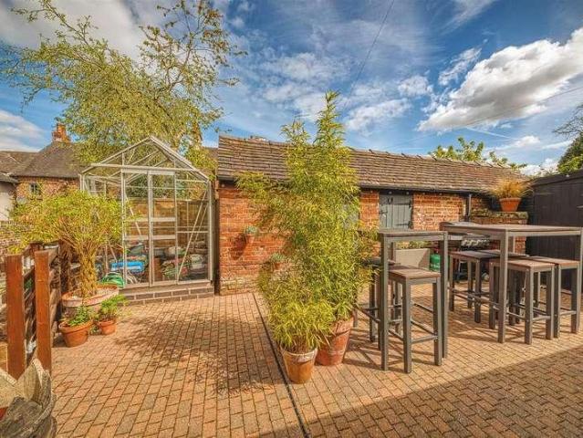 2 bed property for sale
