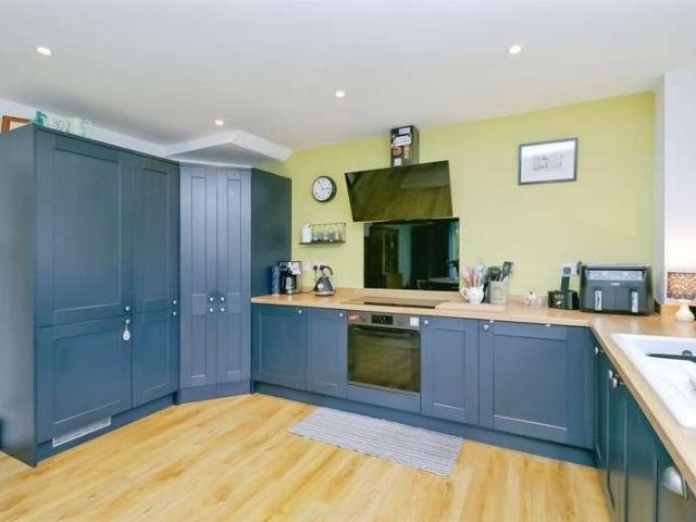 2 bed property for sale