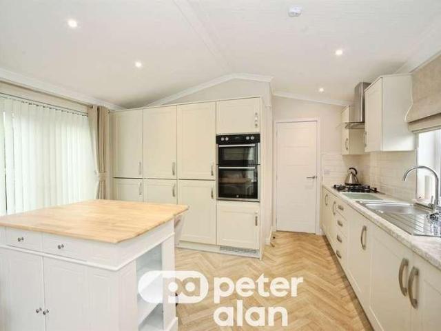 2 bed property for sale