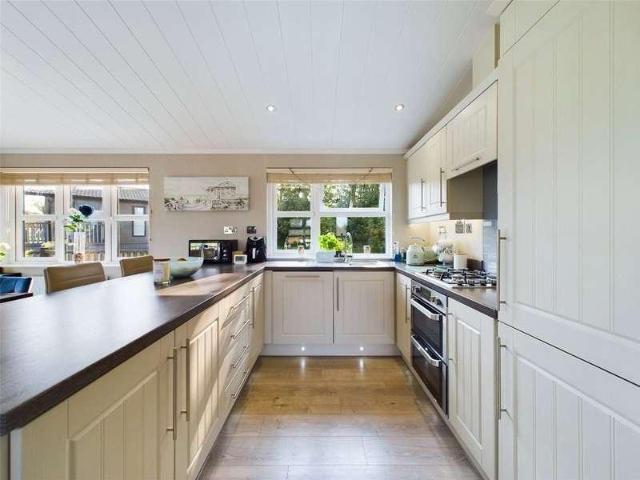2 bed property for sale