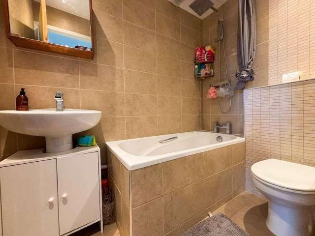 2 bed property for sale