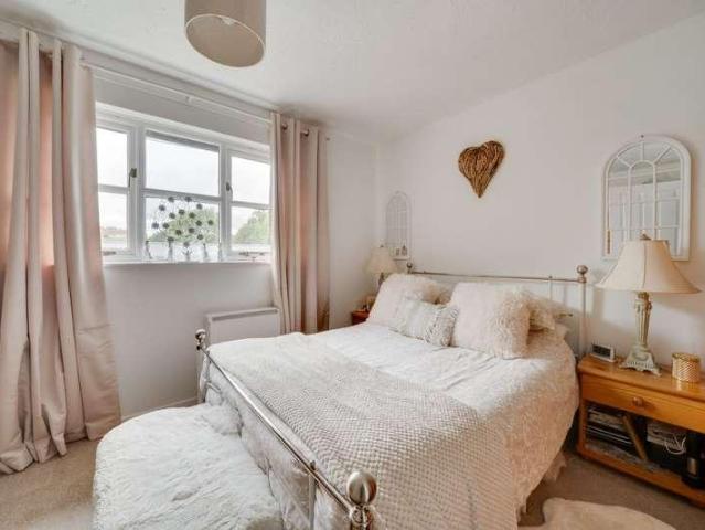 2 bed property for sale