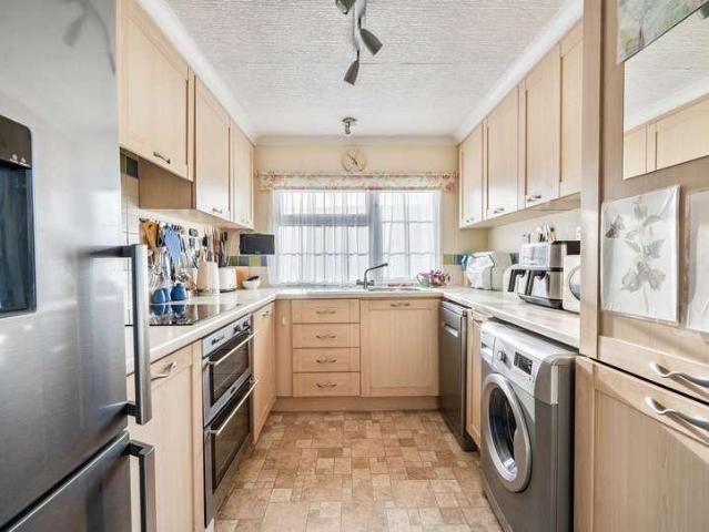 2 bed property for sale