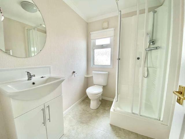 2 bed property for sale