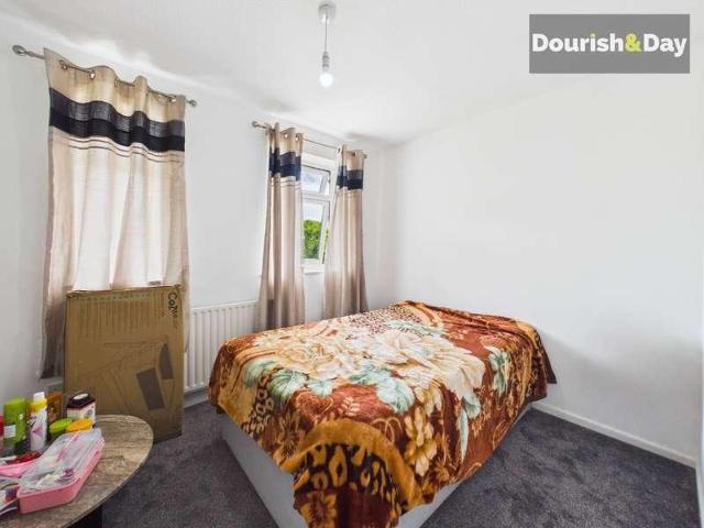 2 bed property for sale