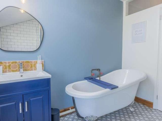 2 bed property for sale