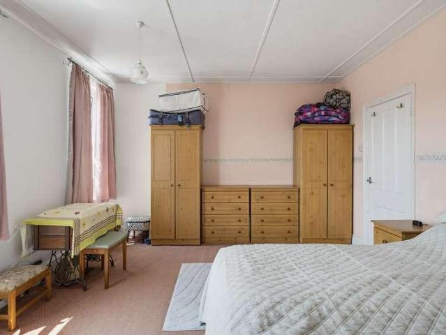 2 bed property for sale