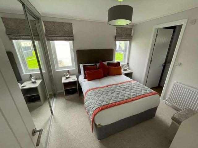 2 bed property for sale