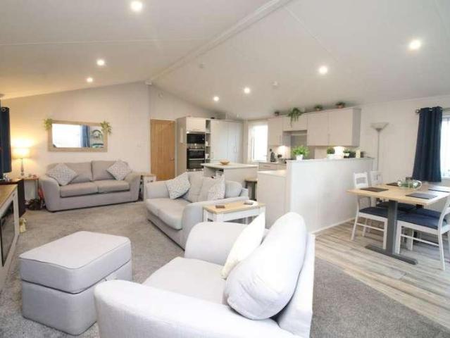 2 bed property for sale