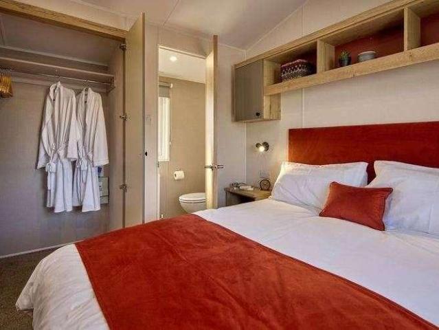 2 bed property for sale
