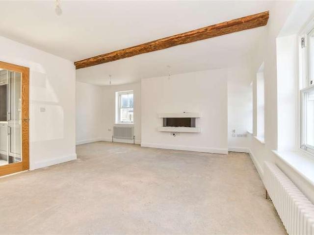 2 bed property for sale