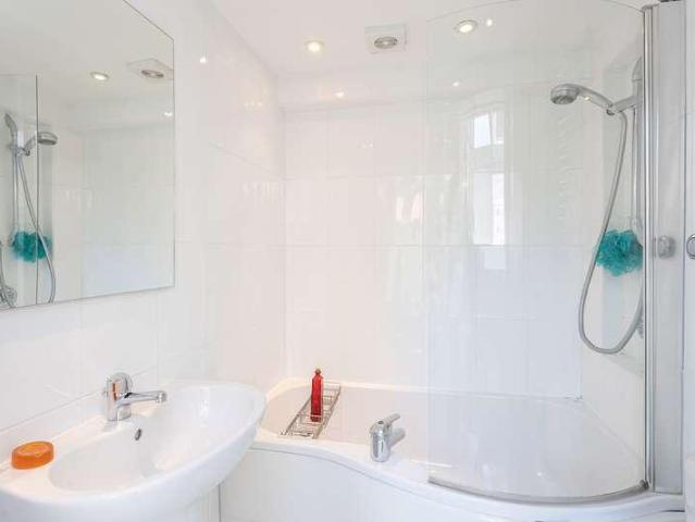 2 bed property for sale