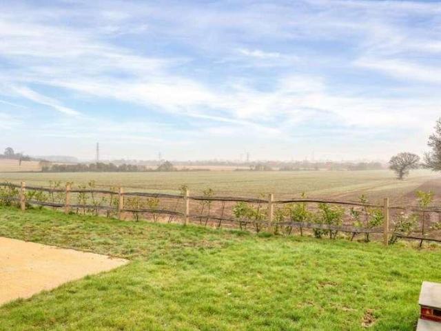 2 bed property for sale