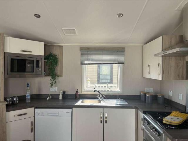 2 bed property for sale
