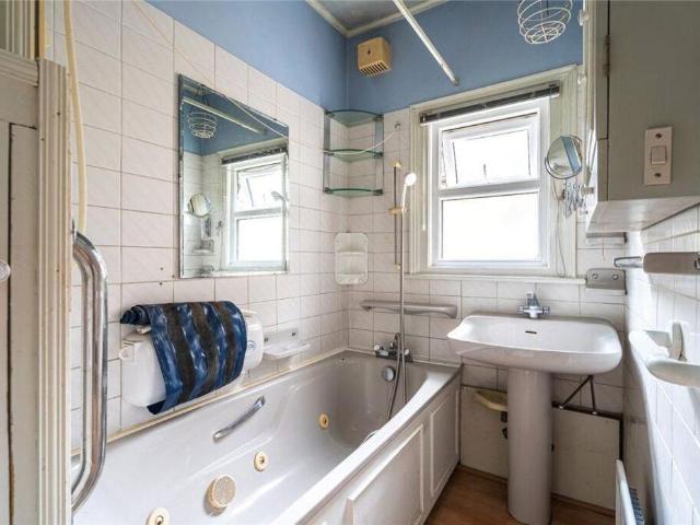 2 bed property for sale