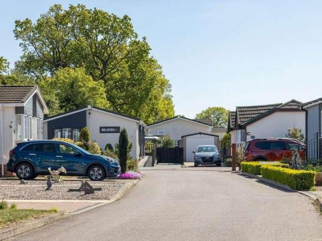2 bed property for sale