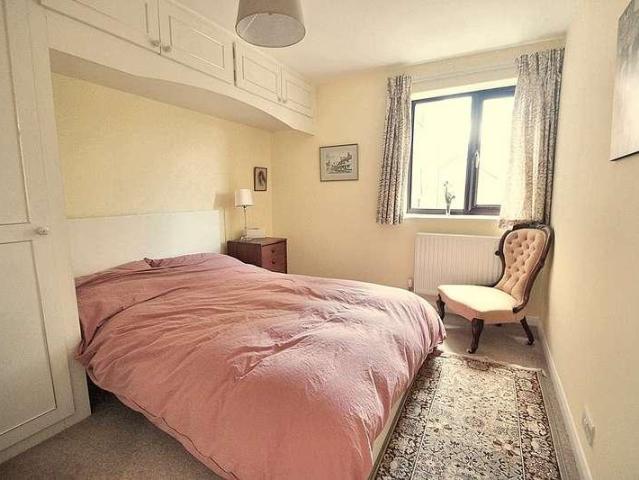 2 bed property for sale