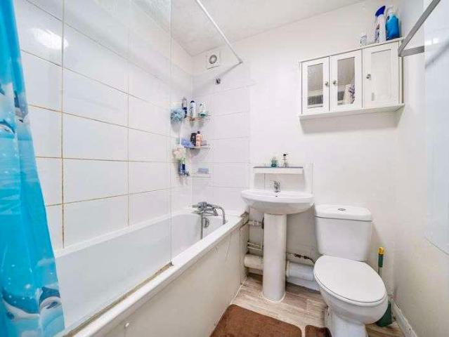 2 bed property for sale