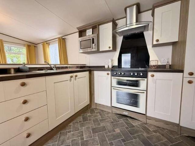 2 bed property for sale