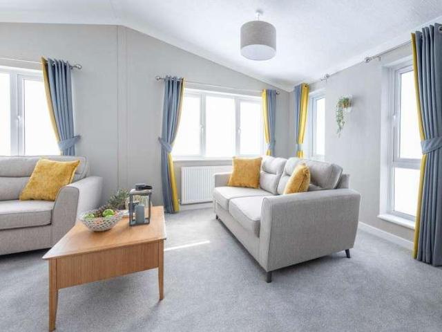 2 bed property for sale
