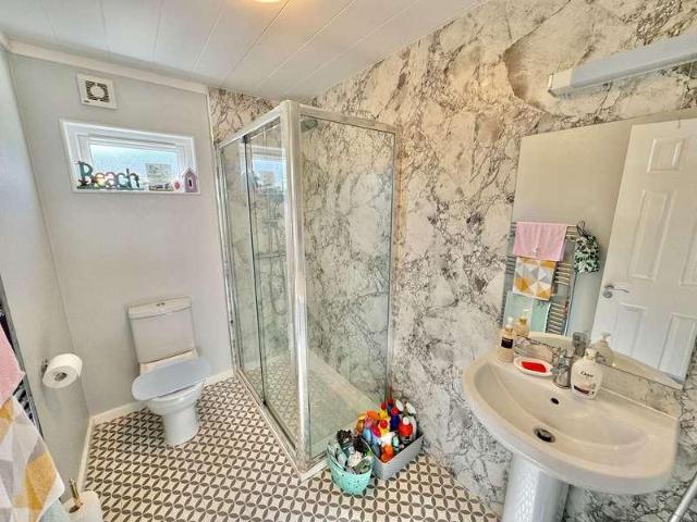 2 bed property for sale