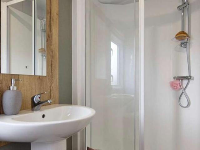 2 bed property for sale