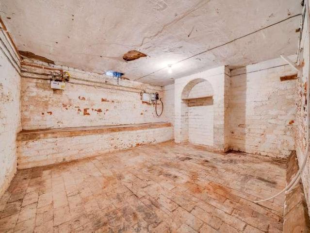 2 bed property for sale
