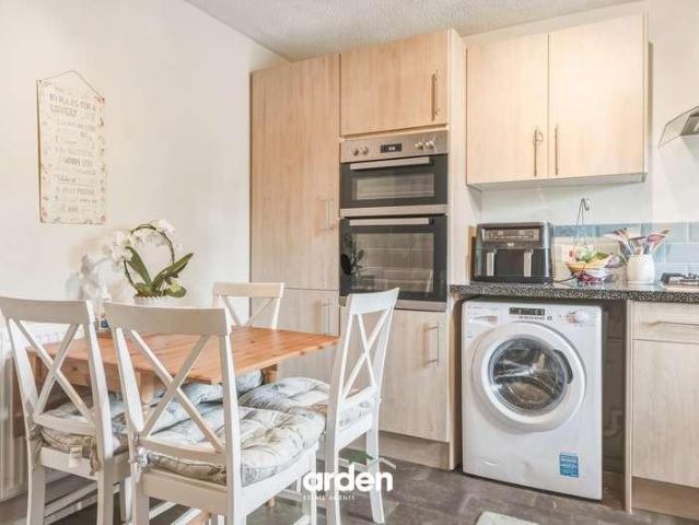 2 bed property for sale