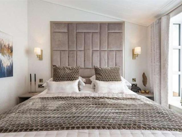 2 bed property for sale