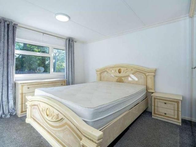 2 bed property for sale