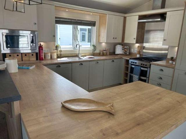 2 bed property for sale